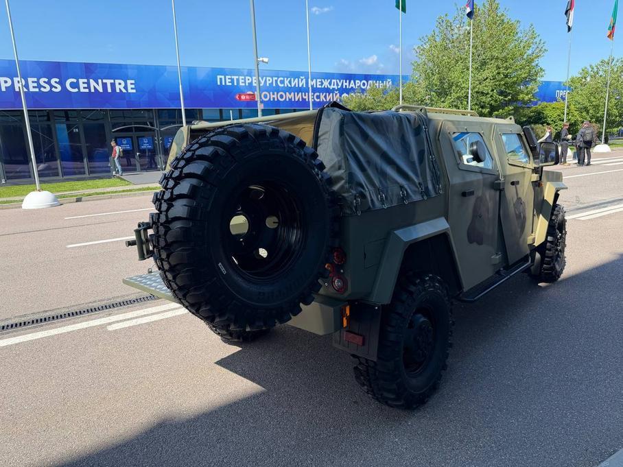 На ПМЭФ представлен многоцелевой внедорожник «Комбат Б»: Новости — Motor